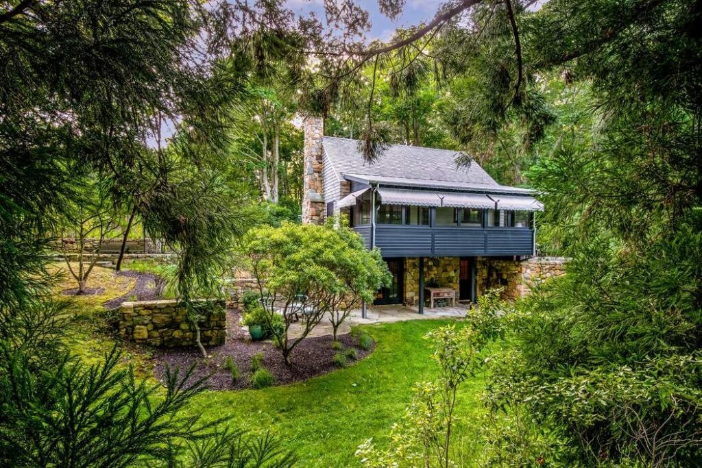 Seven-Bedroom Beach Getaway Overlooking Fort Pond Bay
